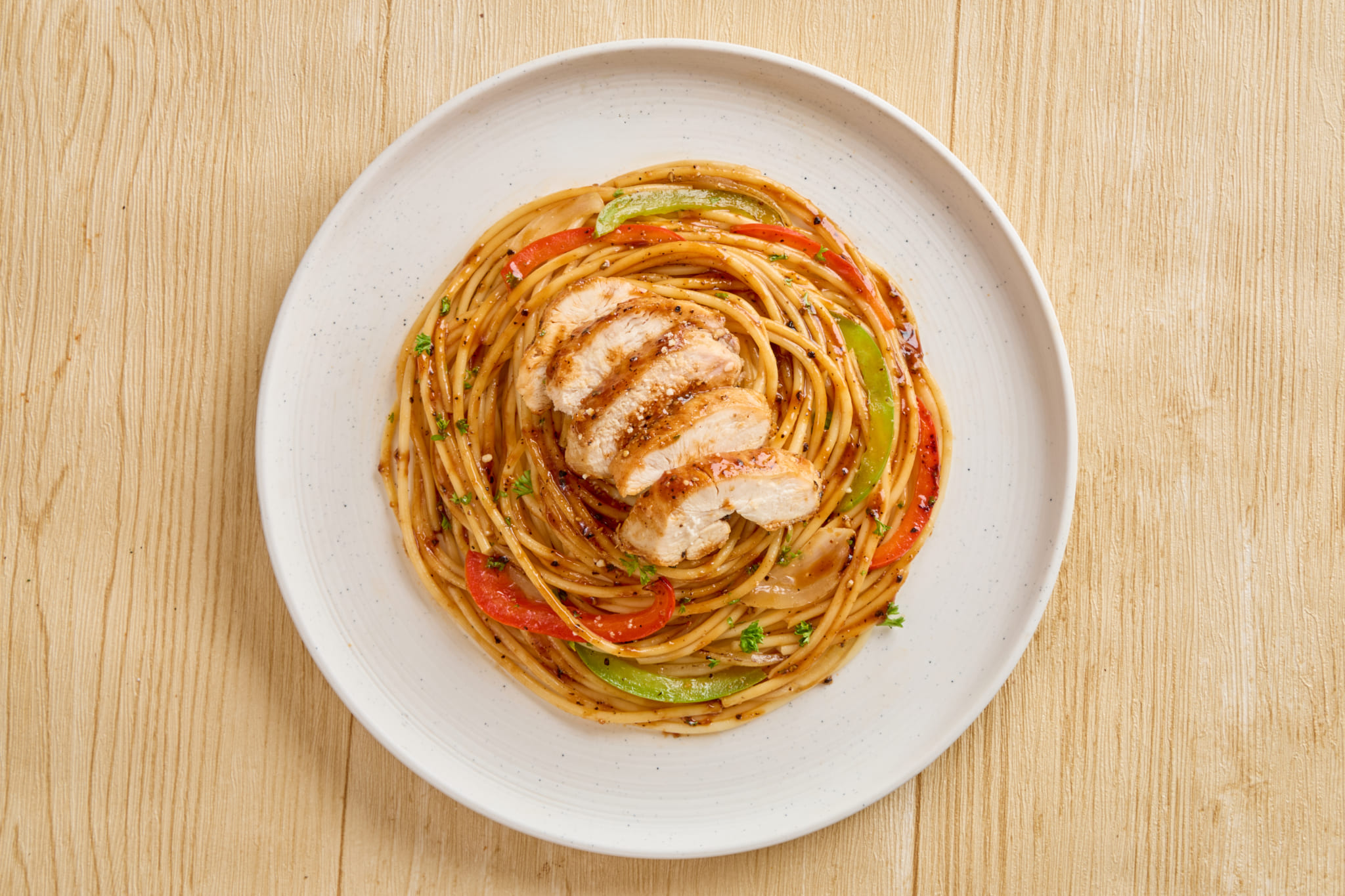 Mì Spaghetti Gà Nướng Xốt Tiêu Đen - Kewpie